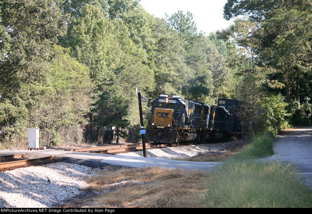 CSX SD50-2's 8576 and 8520 approach Westbrook Road